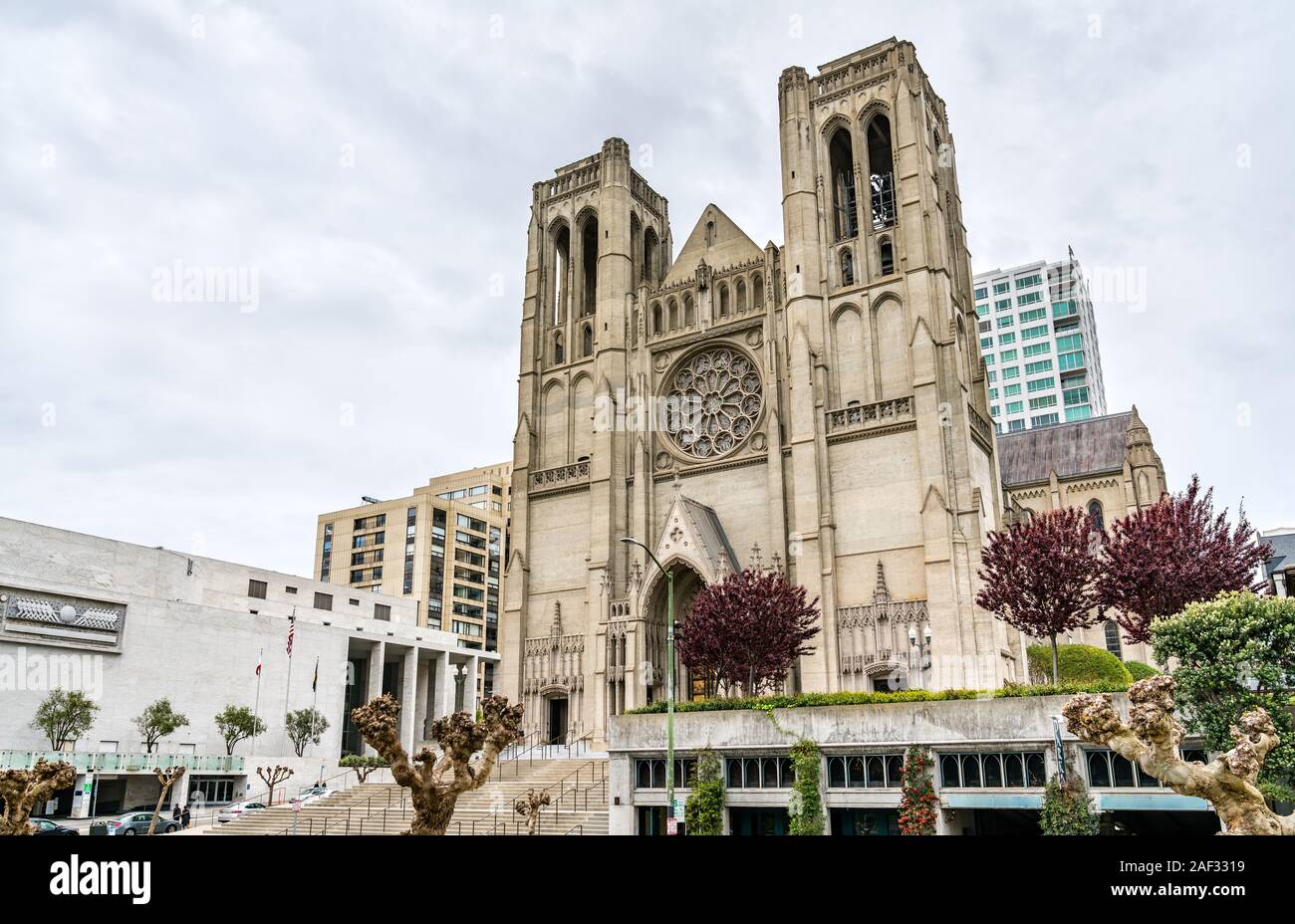 Grace cathedral episcopal cathedral nob hill san francisco hi-res stock ...