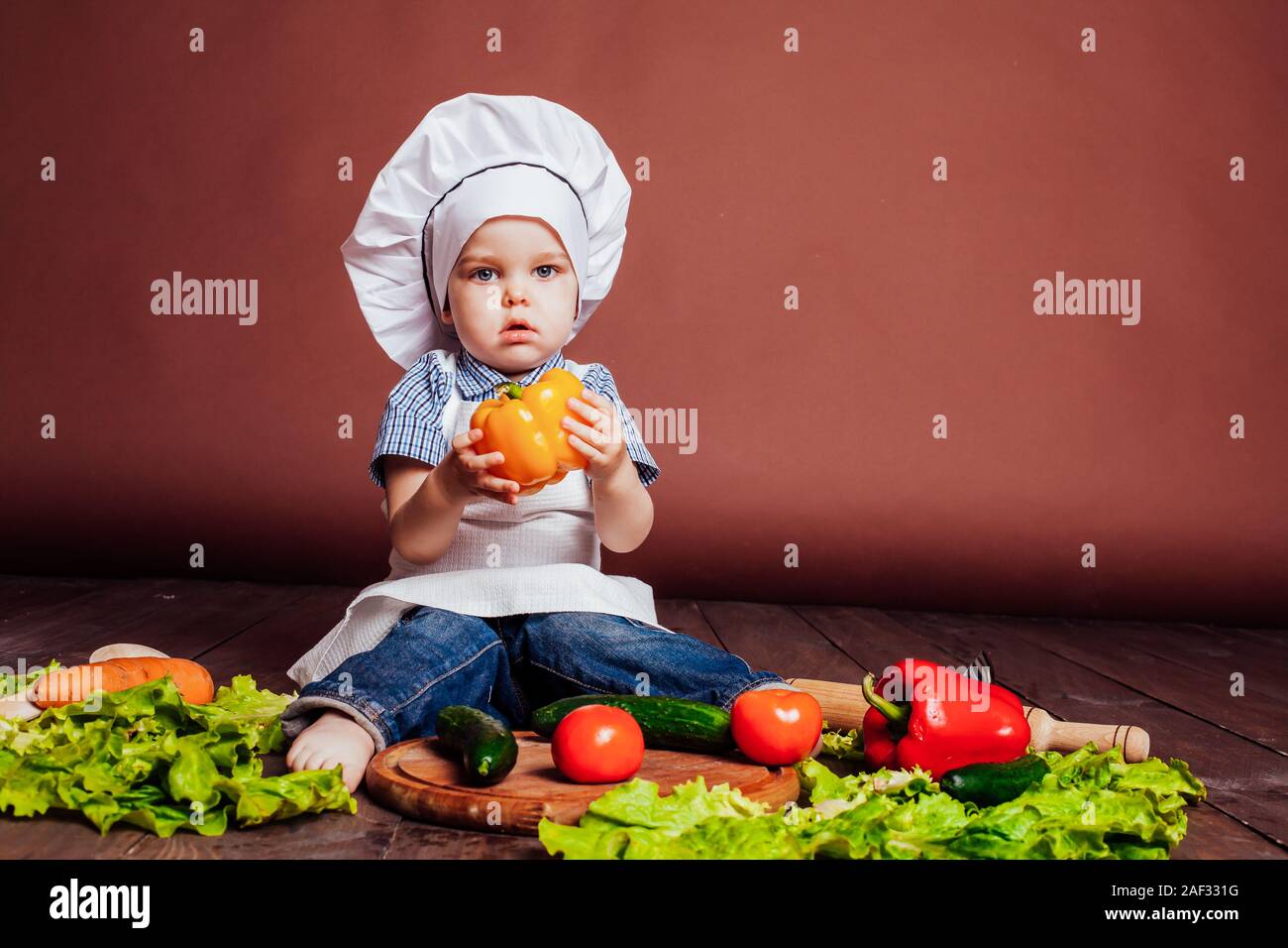 little boy Cook carrots, peppers, tomatoes, lettuce Stock Photo - Alamy