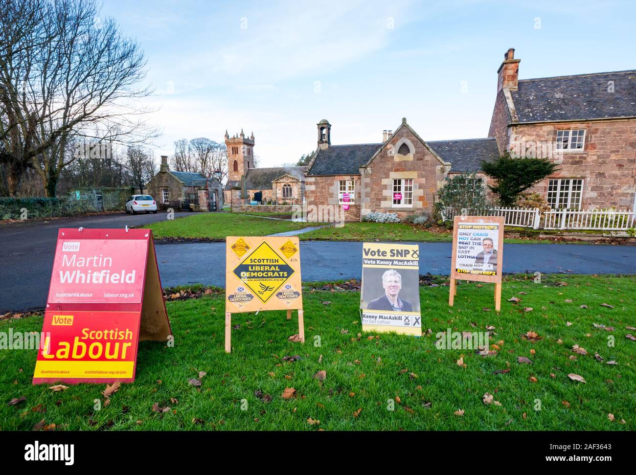 2019 uk general election parties poster hi-res stock photography and ...