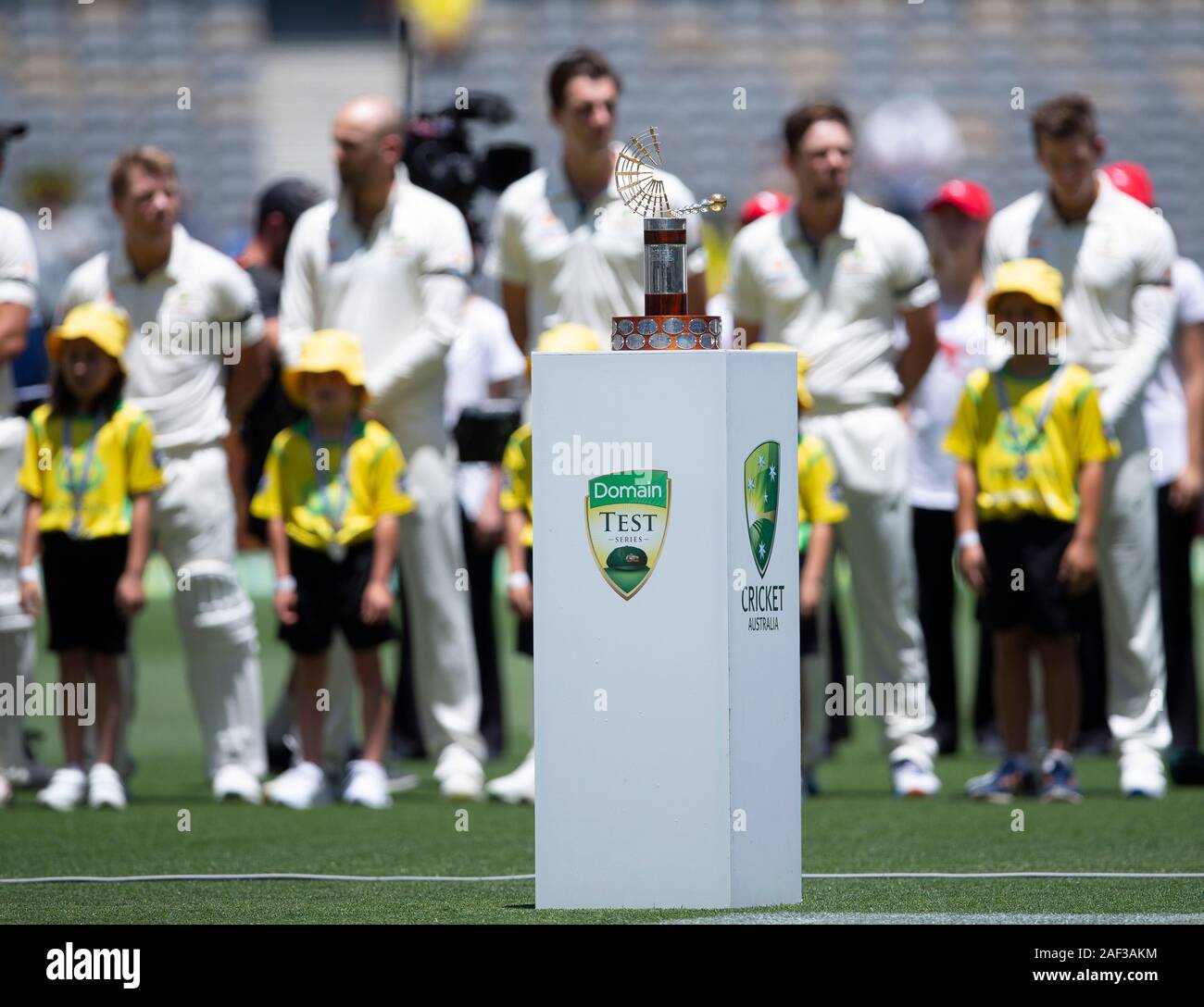 New zealand cricket team trophy hi-res stock photography and images - Alamy