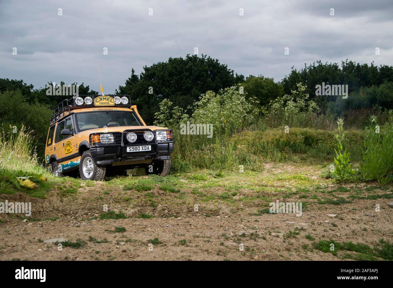 Land rover series 1 yellow hi-res stock photography and images - Alamy
