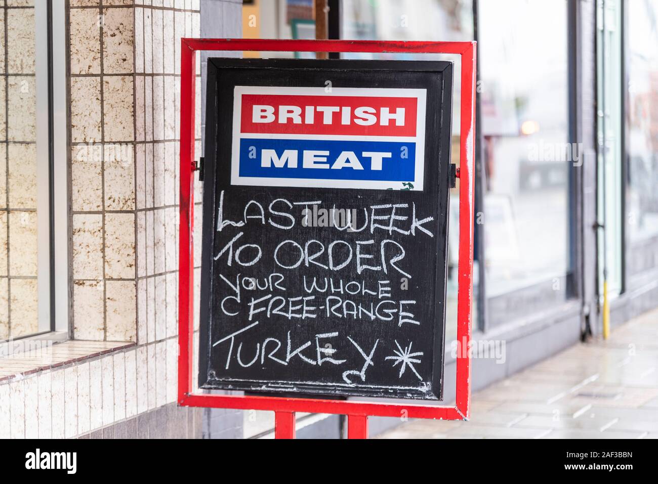 Blackboard and chalk sign hi-res stock photography and images - Alamy