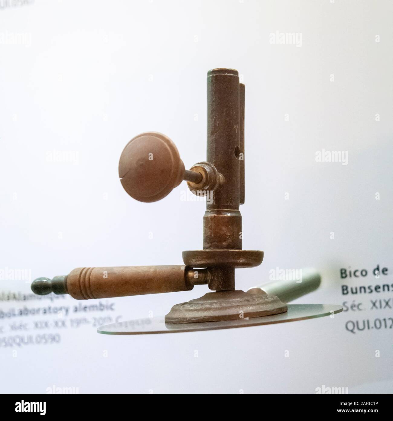 Bunsen burner school hi-res stock photography and images - Alamy