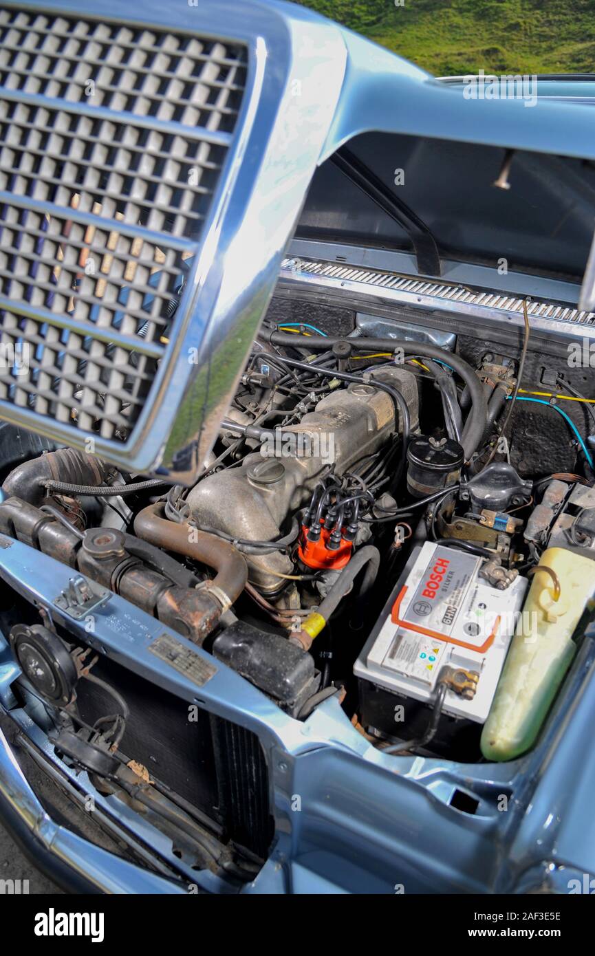 6 cylinder engine straight 6 engine hi-res stock photography and images ...