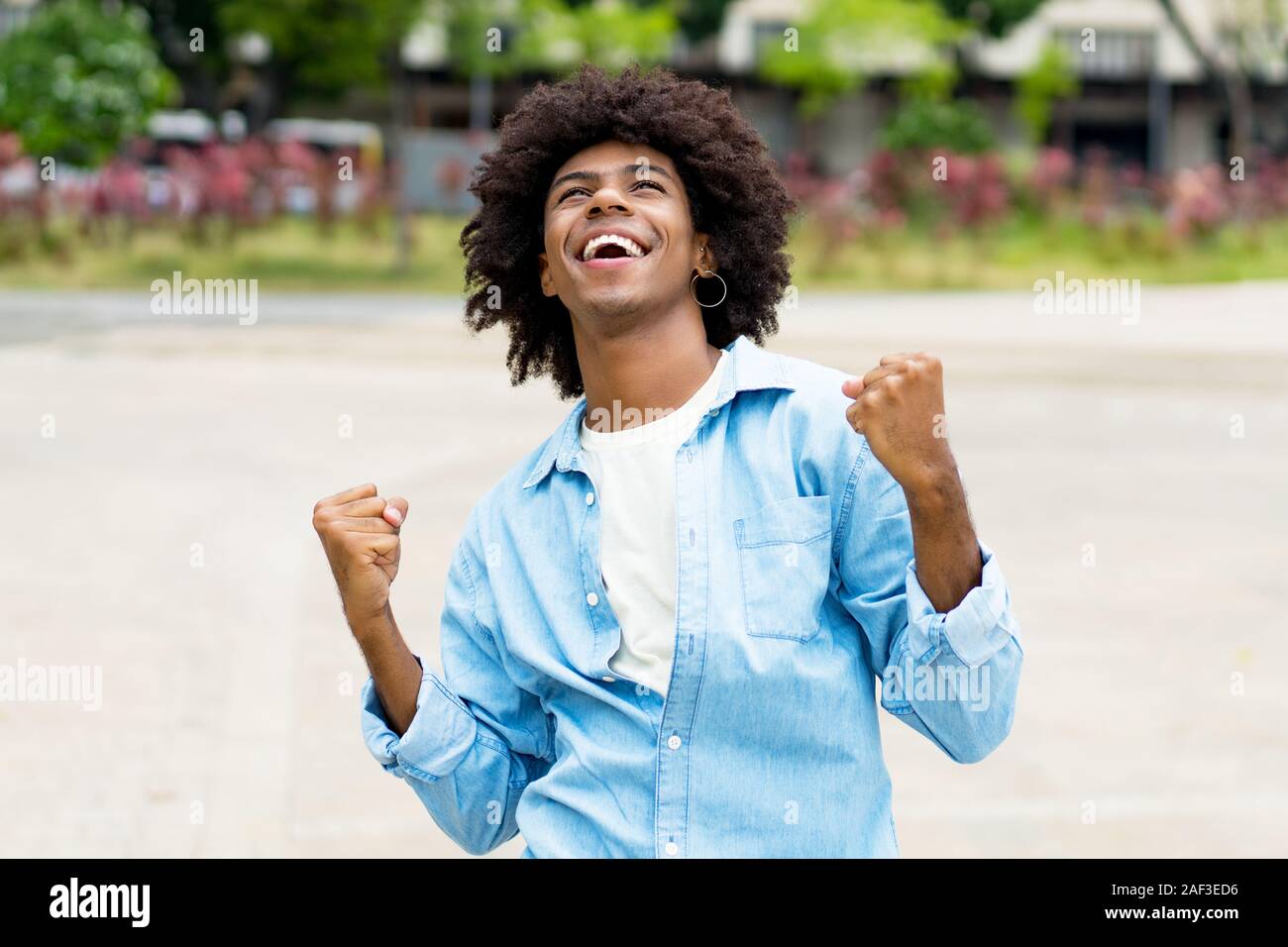Man freaking out hi-res stock photography and images - Alamy