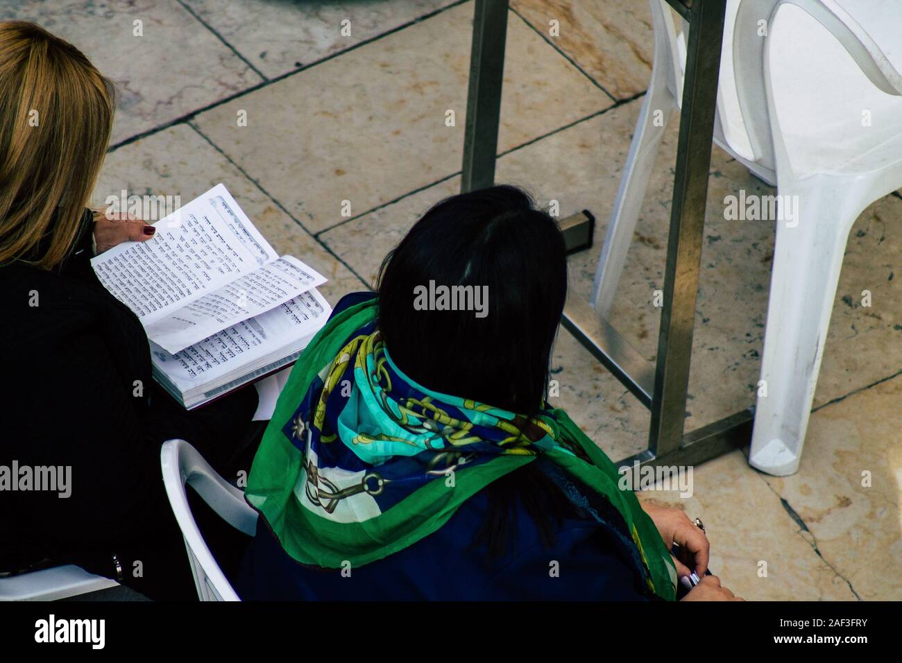 Jerusalem Israel December 12, 2019 View of unknown woman praying front ...