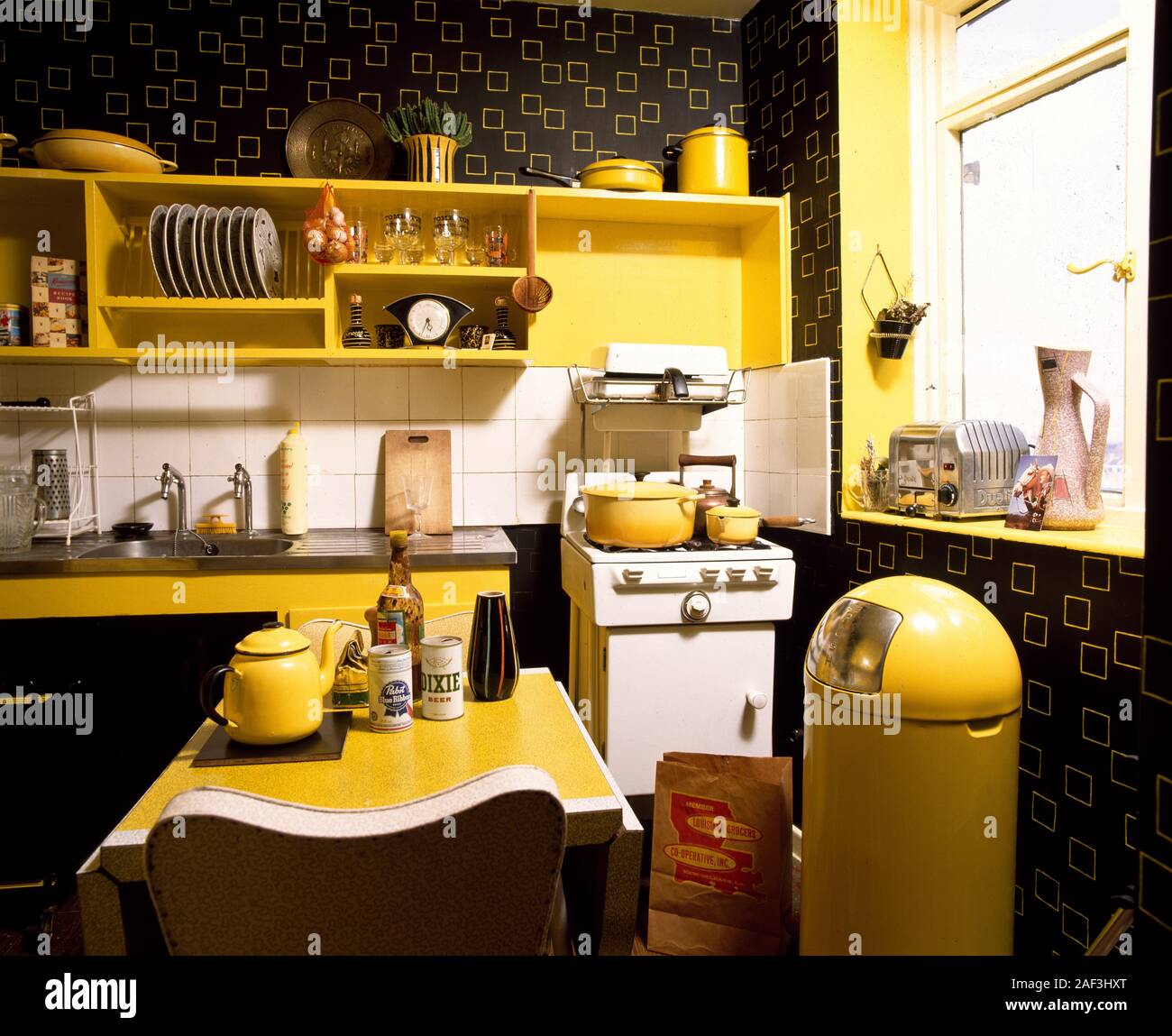 Fifties style kitchen with gas stove and open storage Stock Photo - Alamy