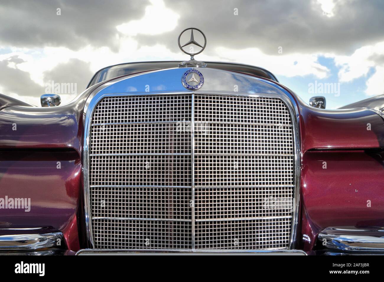 1964 Mercedes W111 300SE classic German luxury pillarless Coupe Stock ...