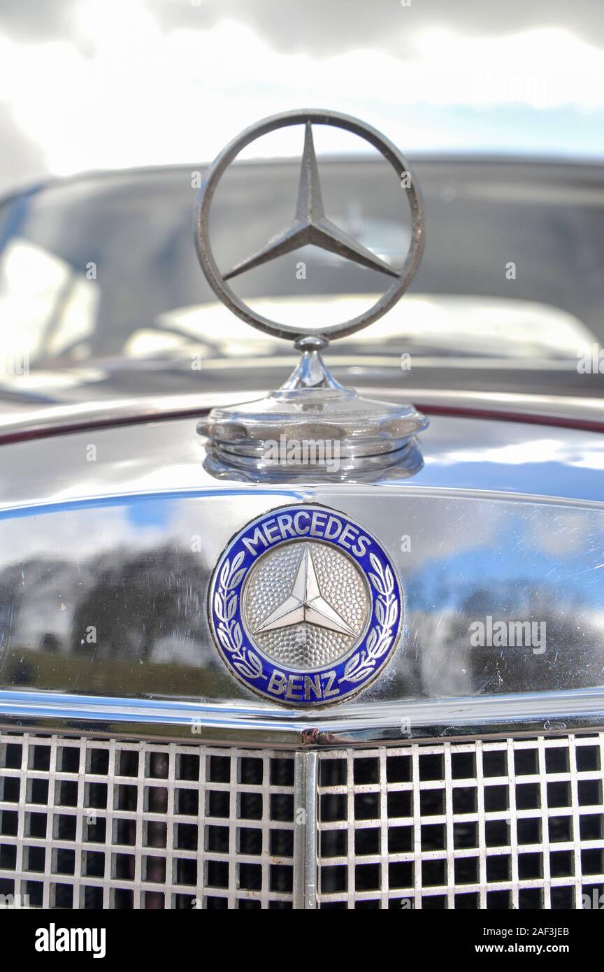 1964 Mercedes W111 300SE classic German luxury pillarless Coupe Stock ...