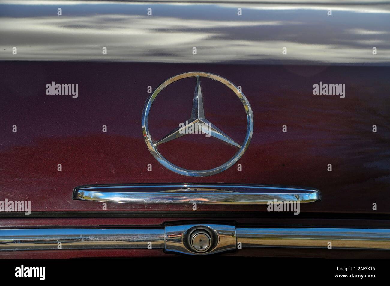 1964 Mercedes W111 300SE classic German luxury pillarless Coupe Stock ...