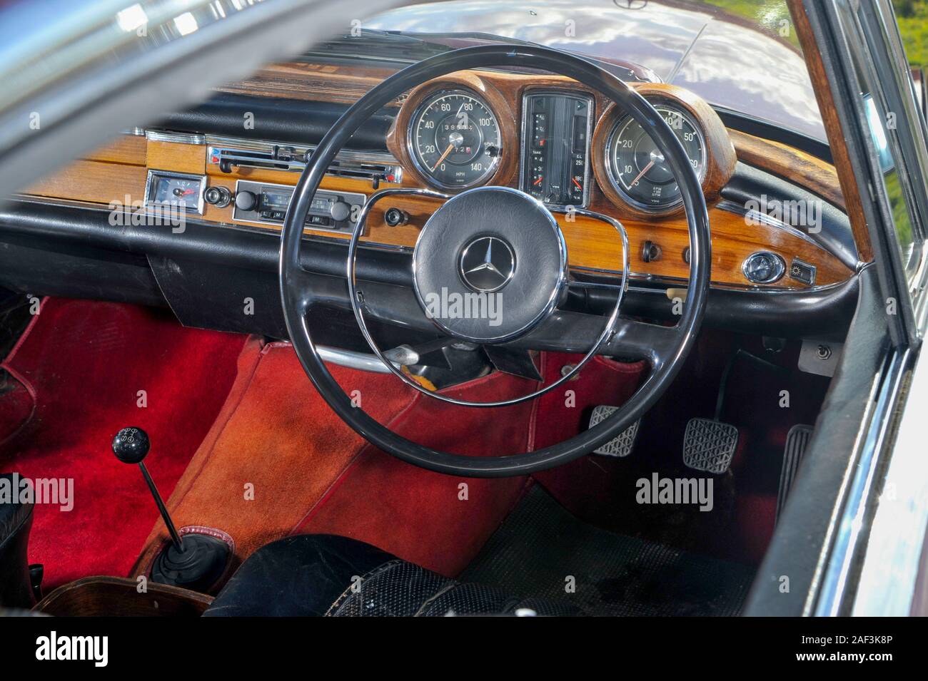 1964 Mercedes W111 300SE classic German luxury pillarless Coupe Stock ...