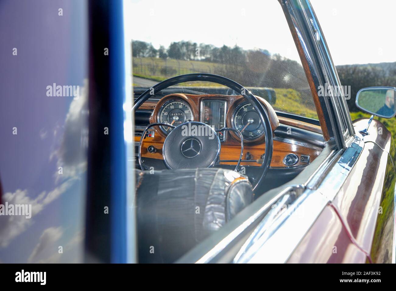 1964 Mercedes W111 300SE classic German luxury pillarless Coupe Stock ...