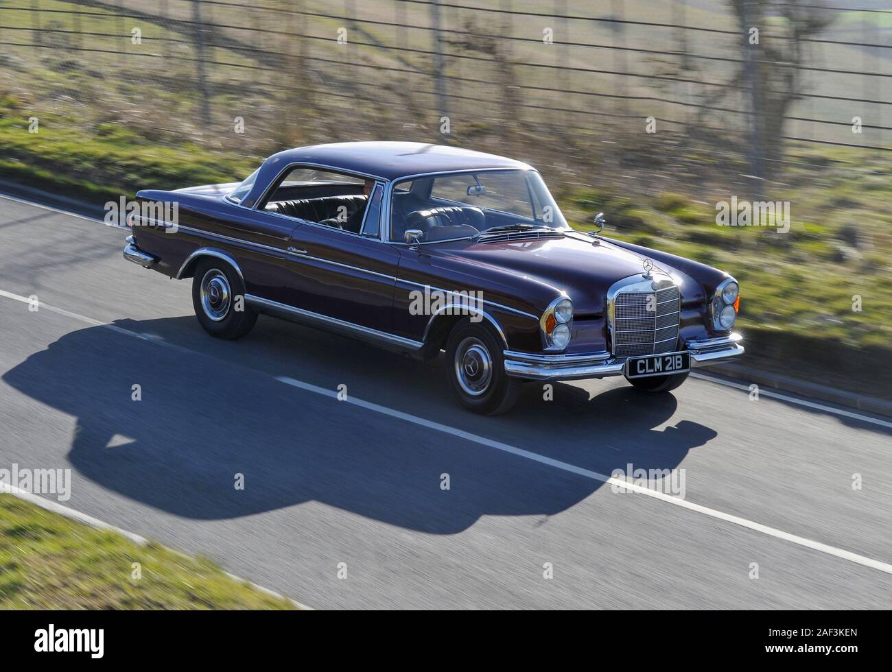 1964 Mercedes W111 300SE classic German luxury pillarless Coupe Stock ...