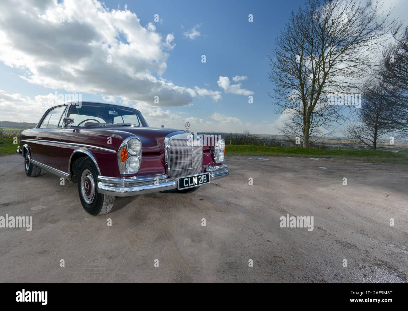 1964 Mercedes W111 300SE classic German luxury pillarless Coupe Stock ...