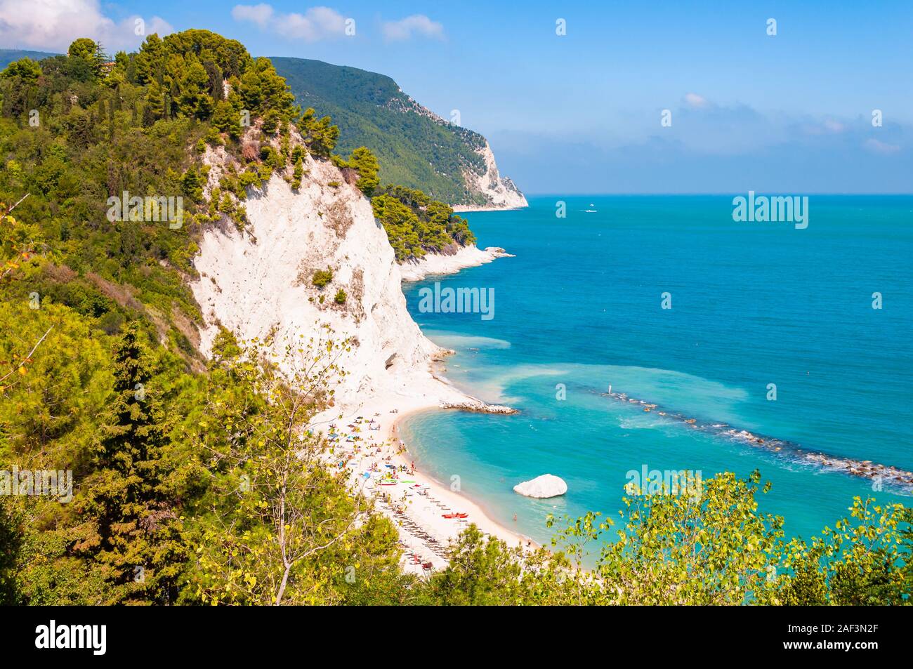 Spiaggia del resort hi-res stock photography and images - Alamy