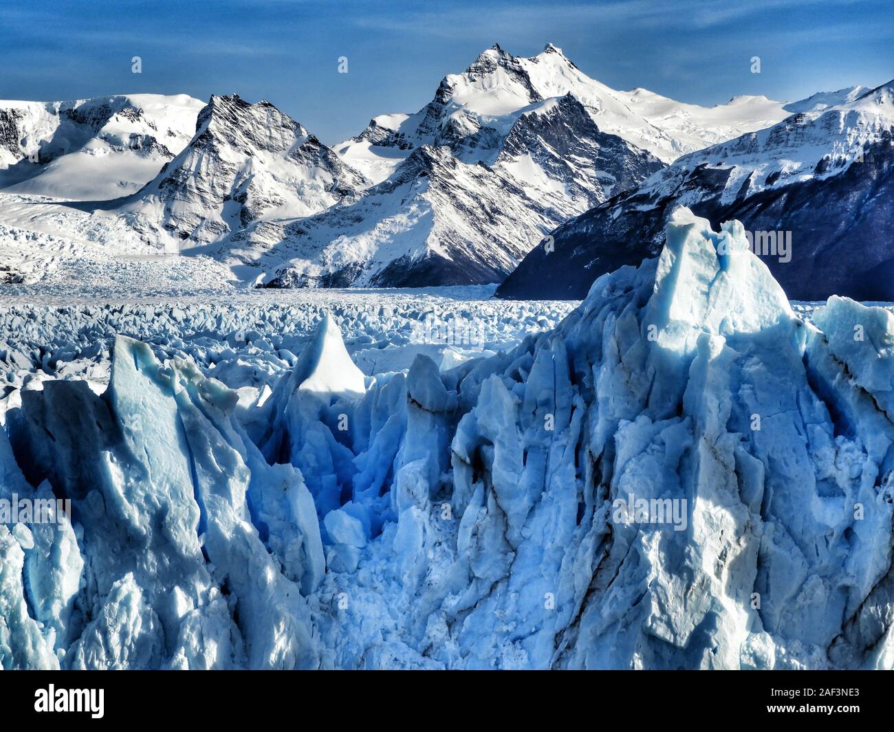Glacier snowy mountains hi-res stock photography and images - Alamy