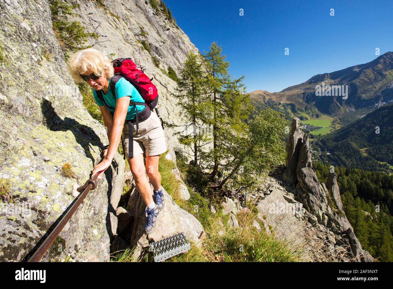 Climbing ladders hi-res stock photography and images - Alamy
