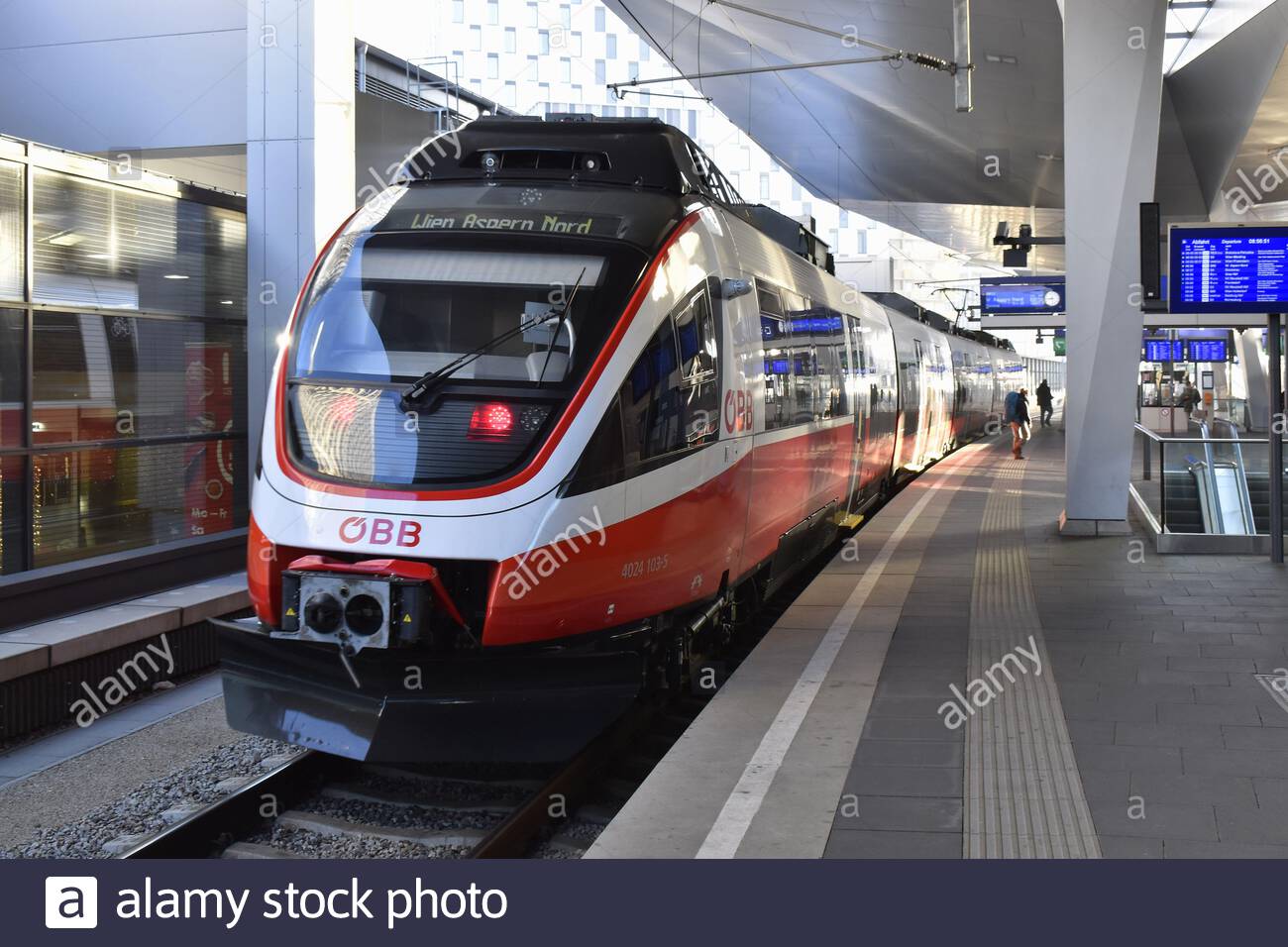 Vienna Main Railway Station Stock Photos & Vienna Main Railway Station ...