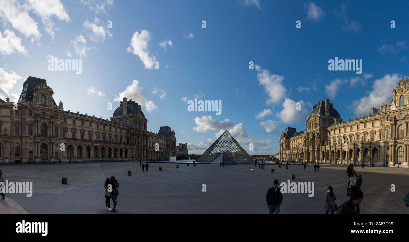 Louvre museum visitor attractions hi-res stock photography and images ...