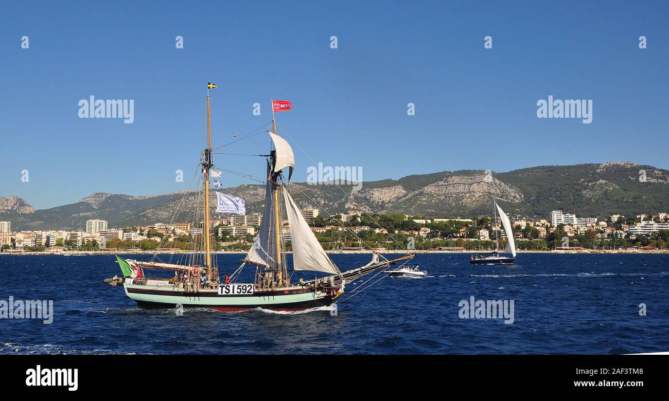 Italian Pandora during the parade at sea of legends sails inToulon ...
