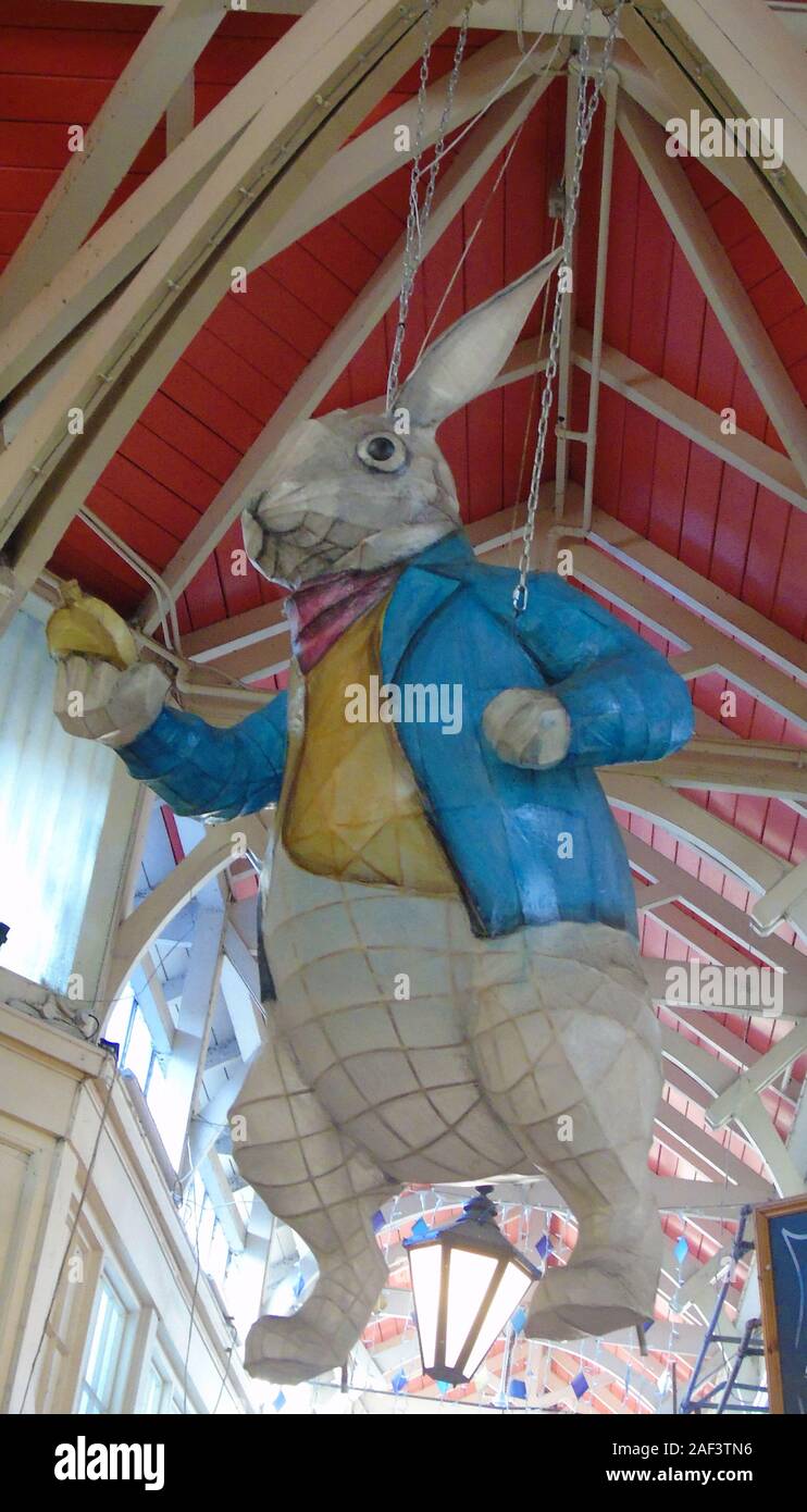 Alice in wonderland white rabbit hi-res stock photography and images ...