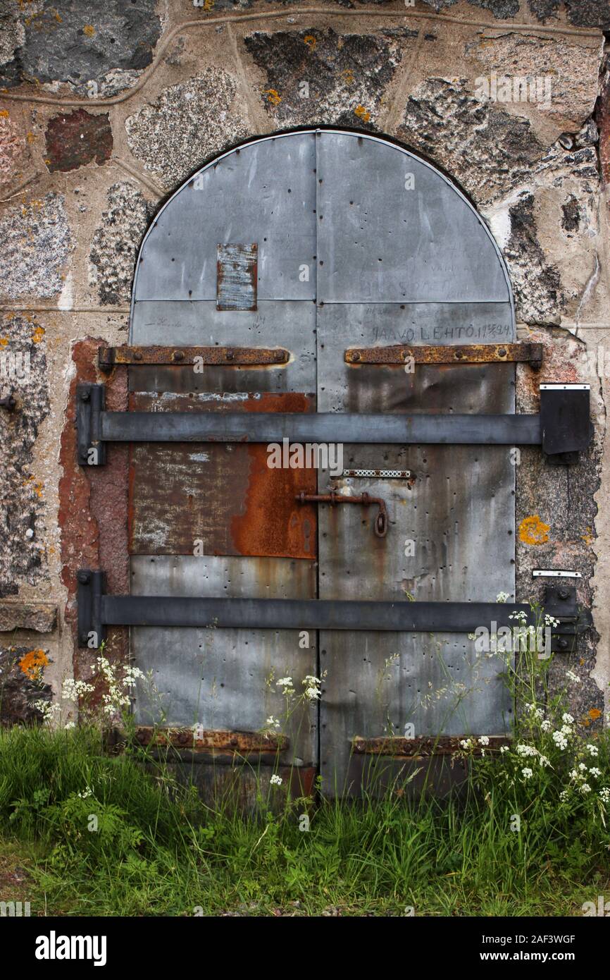 Bunker door hi-res stock photography and images - Alamy