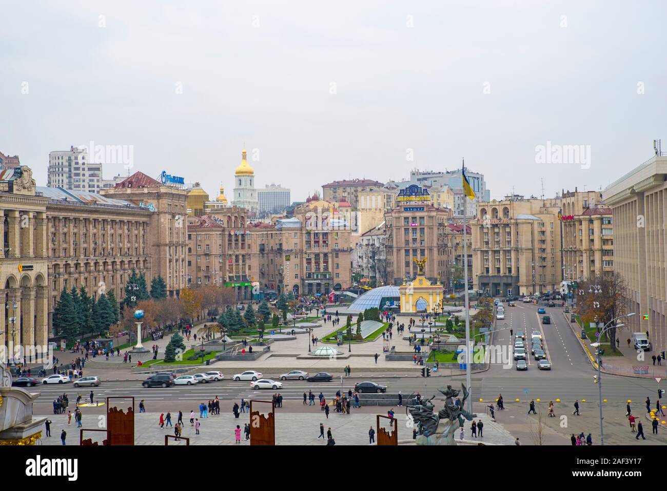 KIEV, UKRAINE - NOVEMBER 16, 2019: Ukrainean citizens and tourists in ...