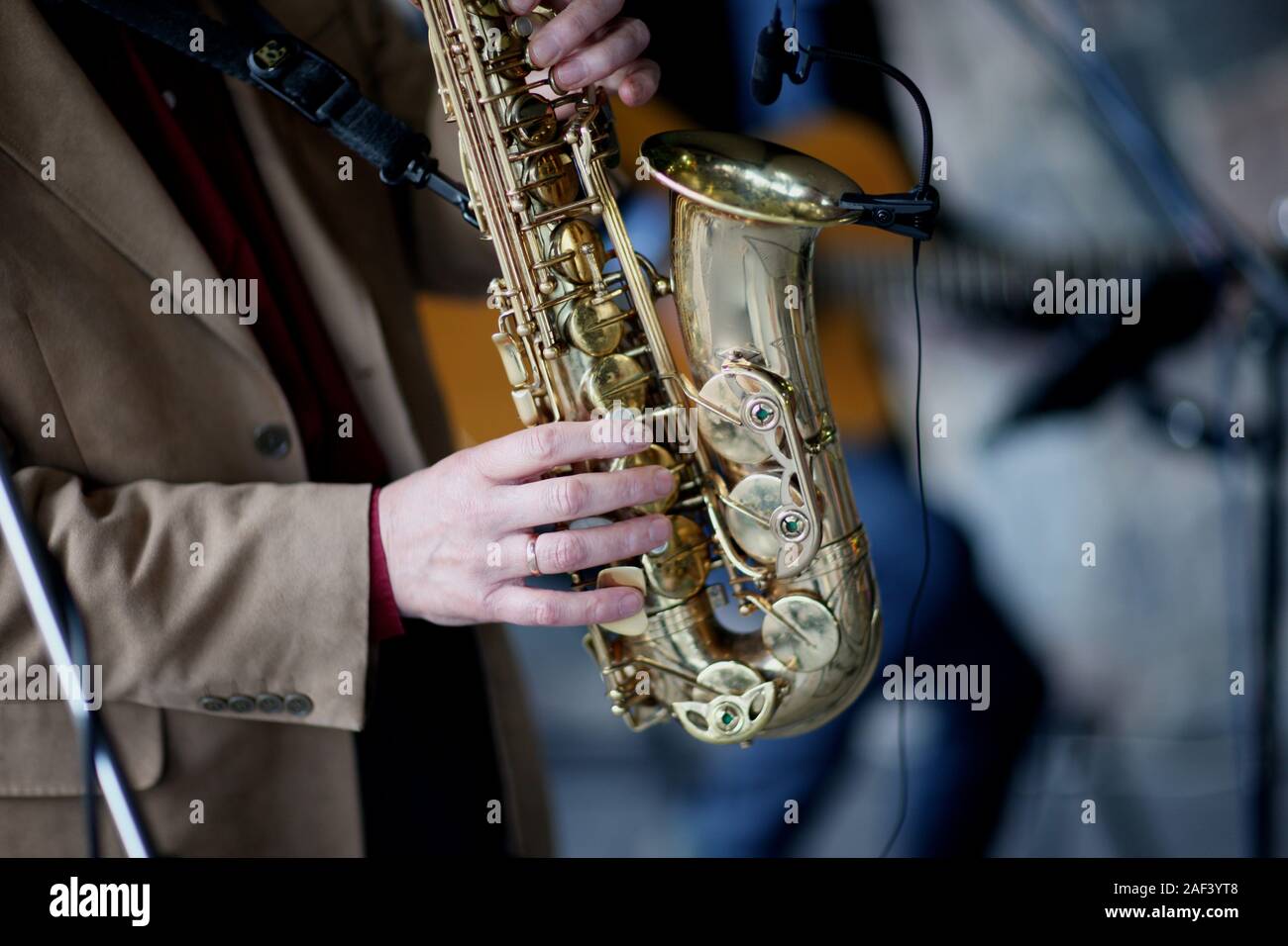 Saxophone hands hi-res stock photography and images - Alamy