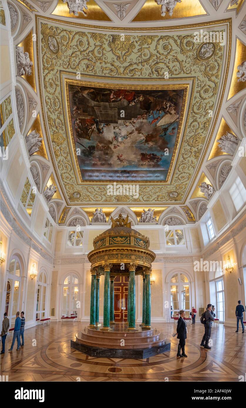 Inside interior of the Hermitage russian state museum. Amazing room ...
