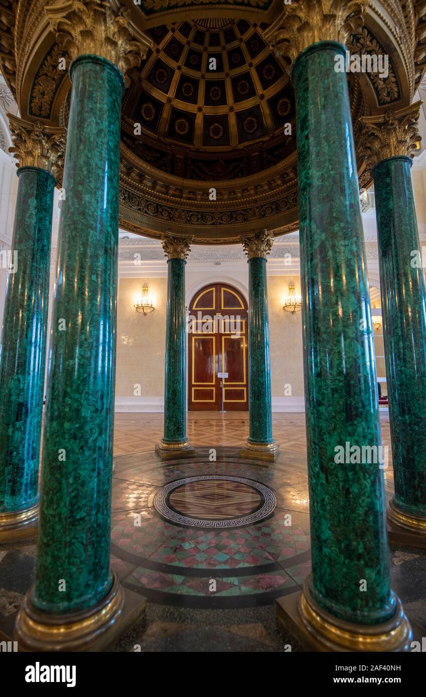 Inside interior of the Hermitage russian state museum. Amazing room ...