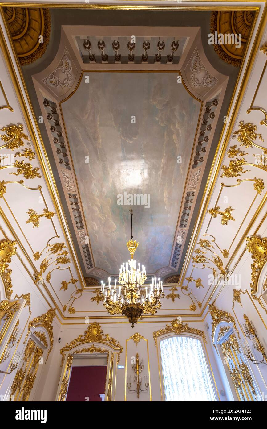 Inside interior of the Hermitage russian state museum. Amazing room ...