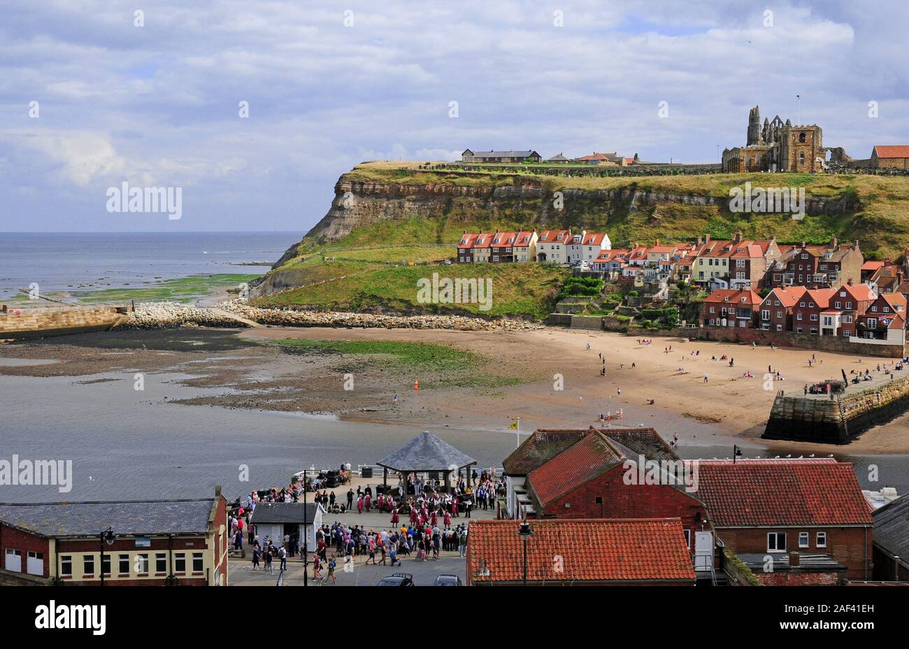 Whitby tate beach hi-res stock photography and images - Alamy