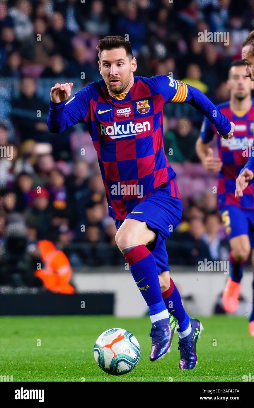 BARCELONA - DEC 7: Lionel Messi plays at the La Liga match between FC ...