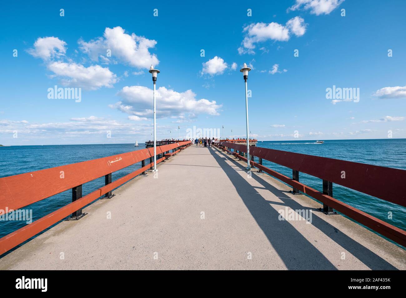 Centre island hi-res stock photography and images - Alamy