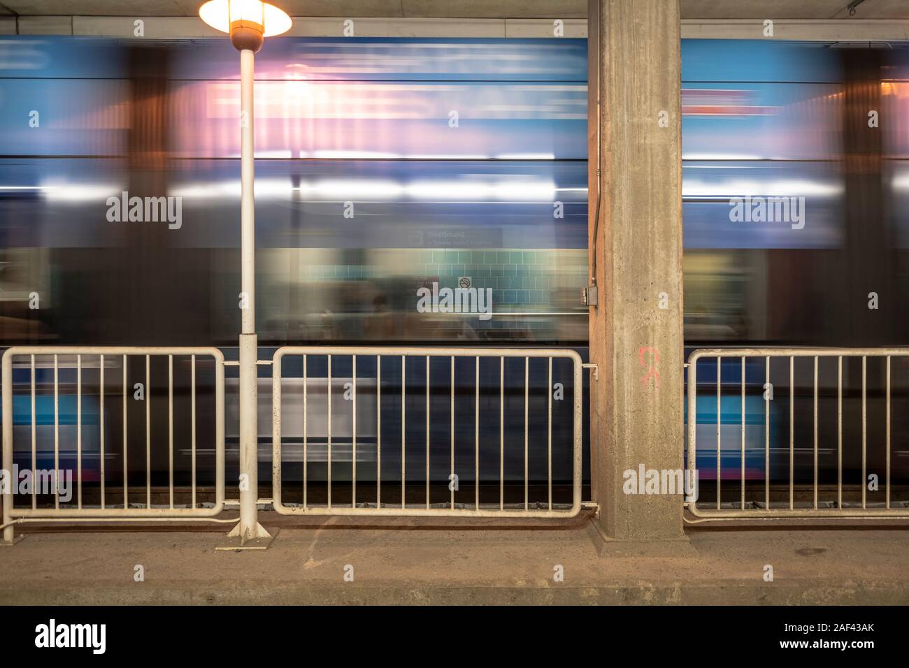 Subway station platform in Toronto, TORONTO, CANADA Stock Photo - Alamy