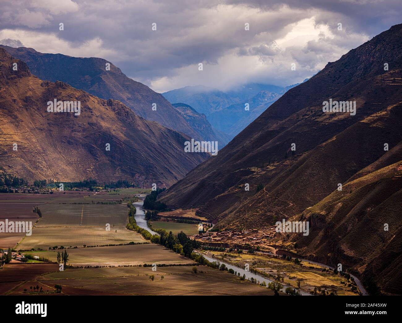SACRED VALLEY, PERU - CIRCA SEPTEMBER 2019: View of mountains and the ...