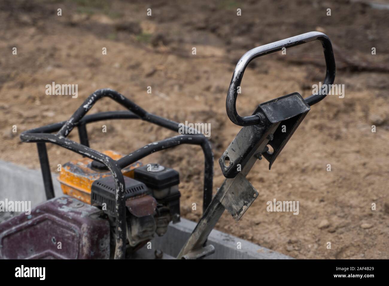 Vibrational paving stone machine for finish on a sidewalk road ...