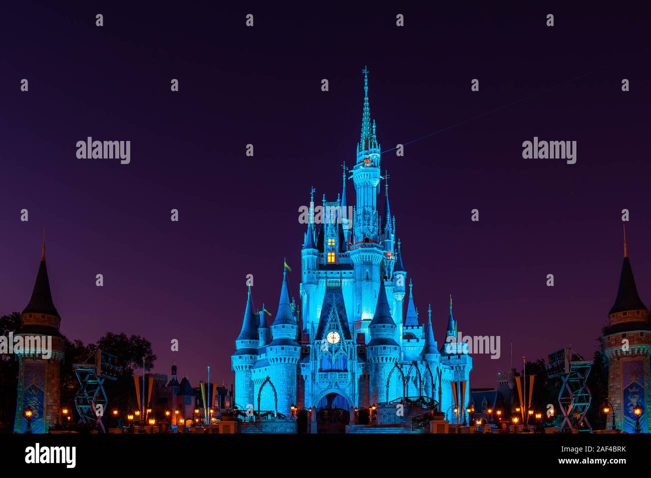 Walt disney world magic kingdom fireworks celebration cinderella castle ...