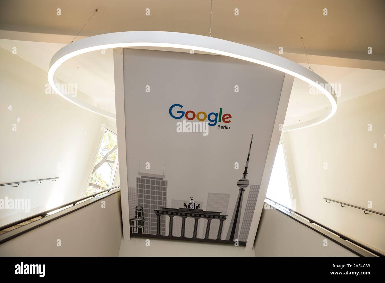 Google building interior hi-res stock photography and images - Alamy