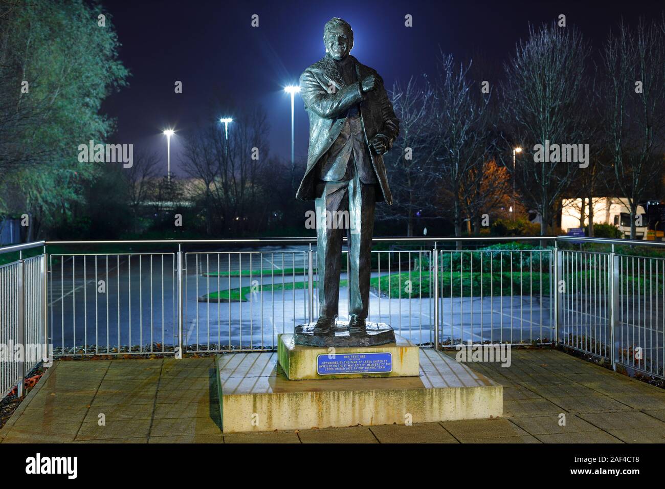 Don revie bronze statue hi-res stock photography and images - Alamy