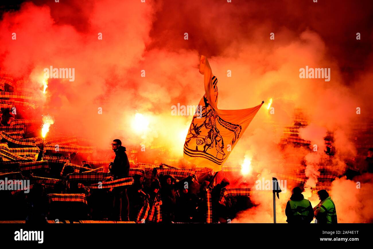 Young rangers fans hi-res stock photography and images - Alamy