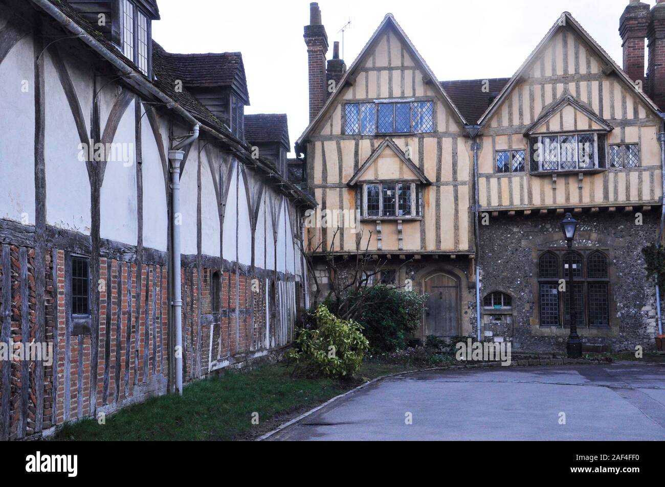 Elizabethan buildings hi-res stock photography and images - Alamy