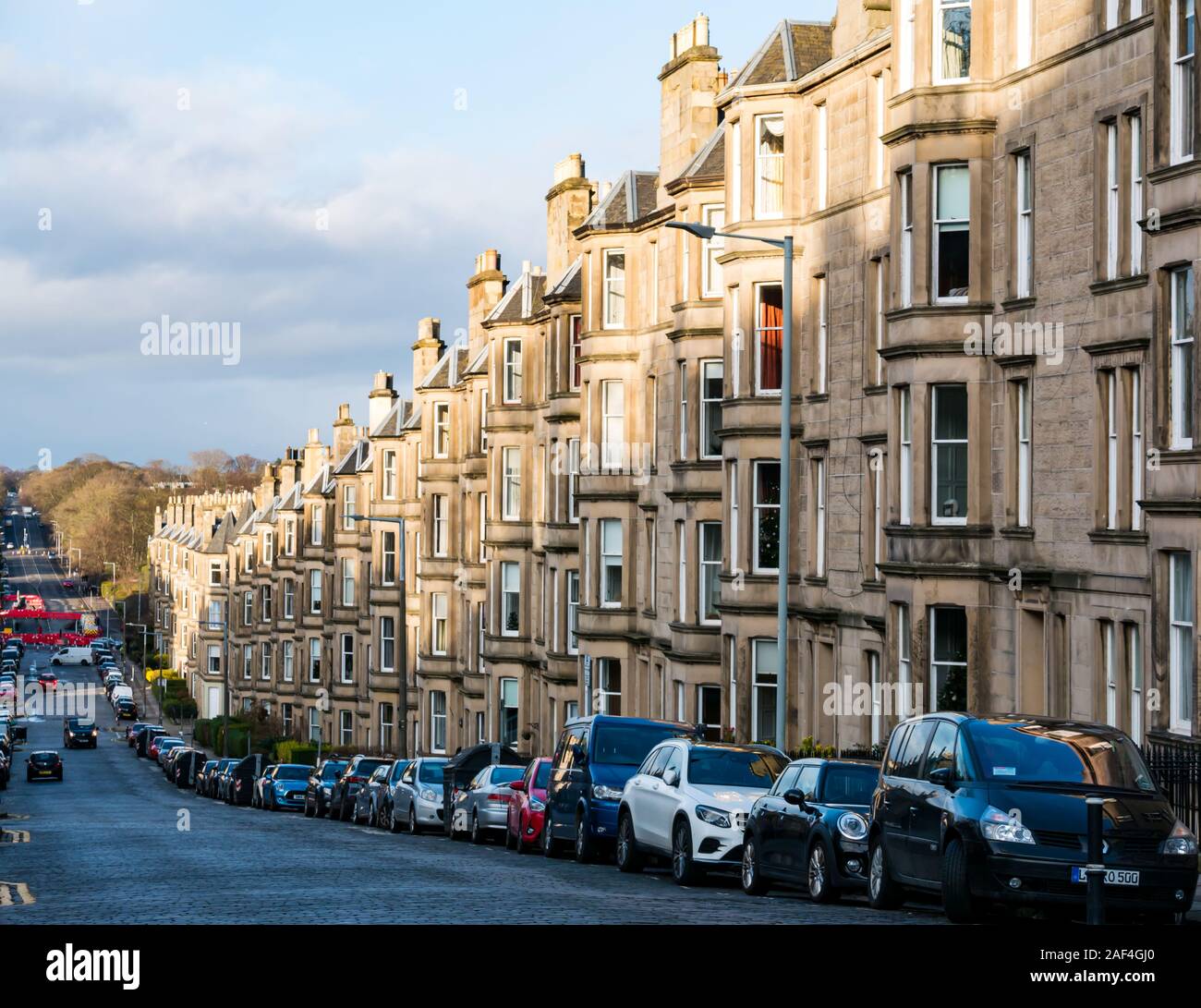 Traditional edinburgh tenement hi-res stock photography and images - Alamy