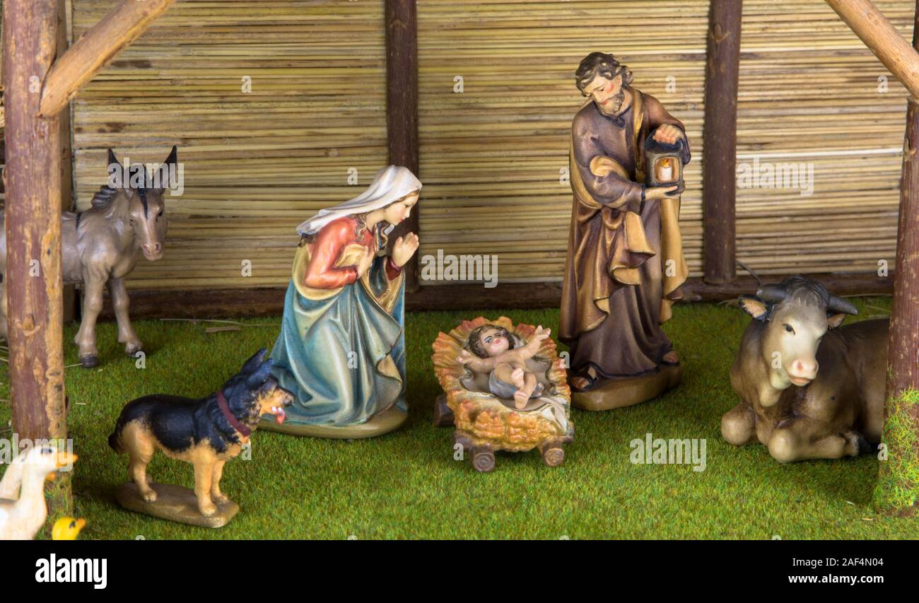 Christmas nativity scene in the stable Stock Photo - Alamy