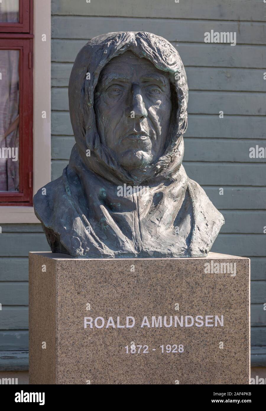Roald amundsen statue hi-res stock photography and images - Alamy