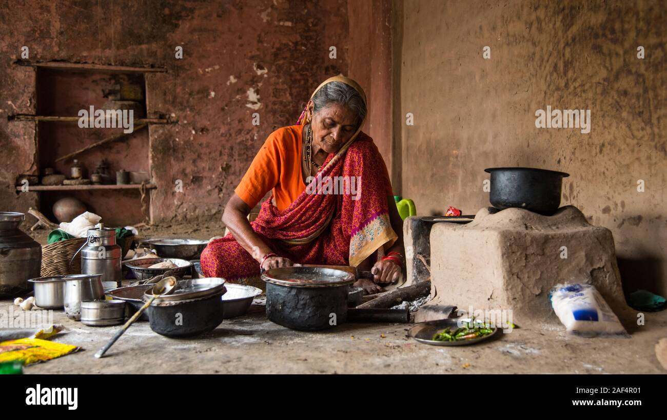 CHIKHALDARA, MAHARASHTRA - AUGUST 28, 2018: An Unidentified old woman ...
