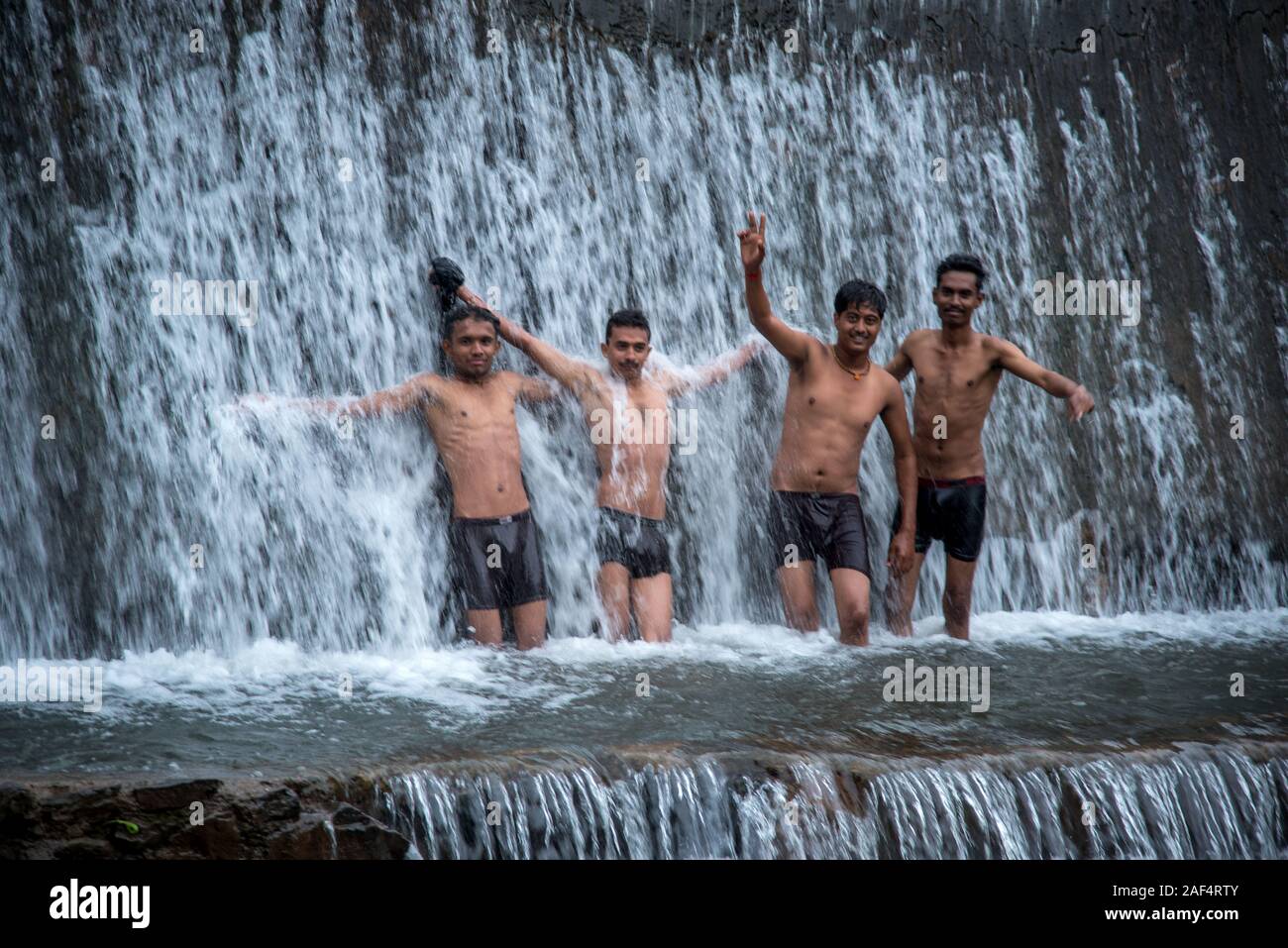 India summer swim jump hi-res stock photography and images - Alamy