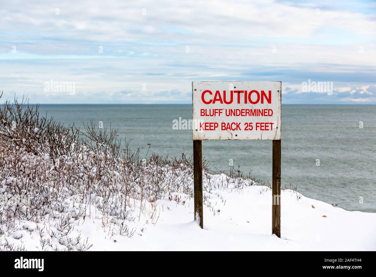 Steep drop warning sign hi-res stock photography and images - Alamy