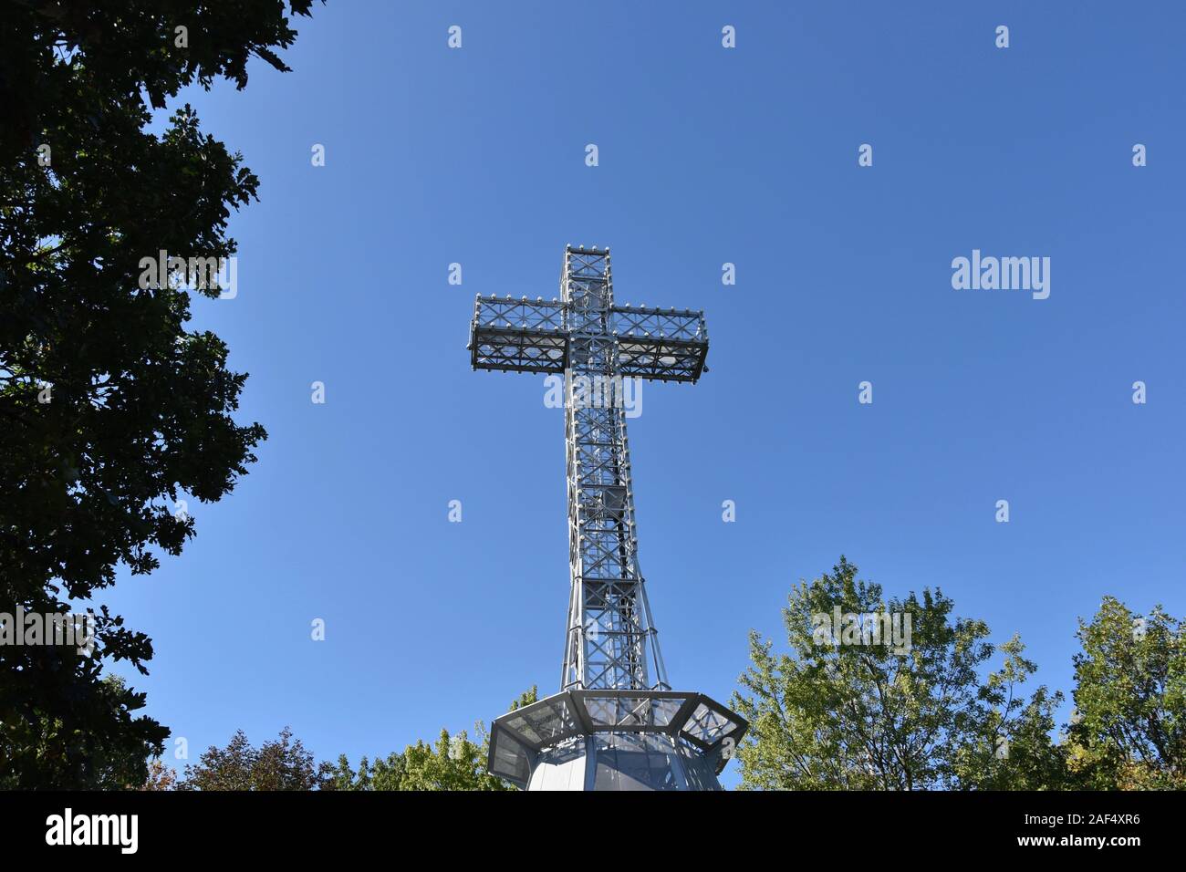 The view of downtown Montreal as seen from atop Mont Royal // La vue du ...