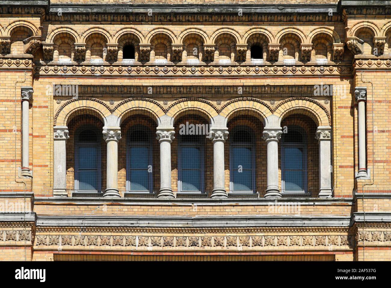Arch windows at main rail station in Hanover Stock Photo - Alamy